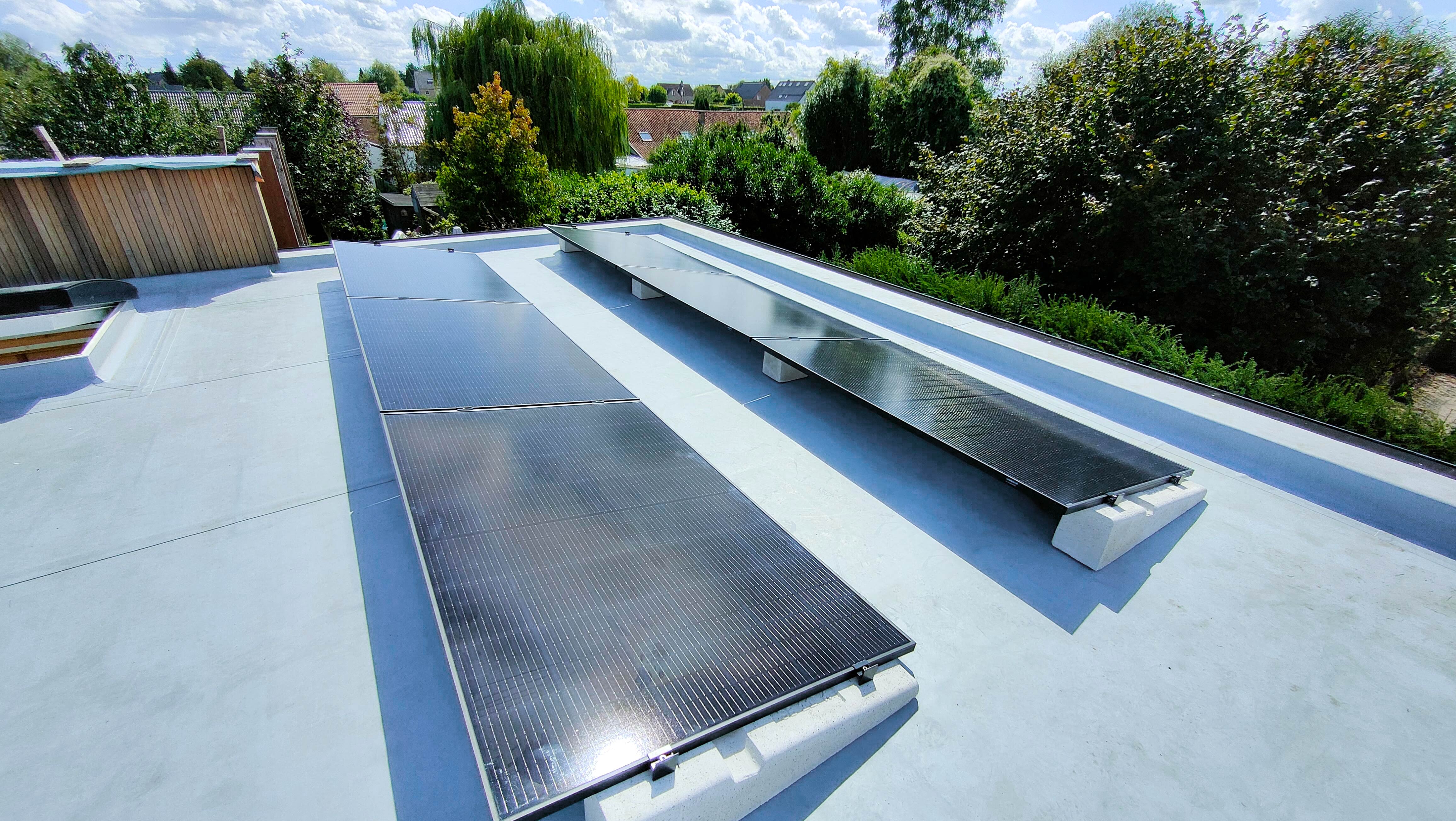 Flat Roof Photovoltaic Installation with Roof Membrane – Sun Ballast